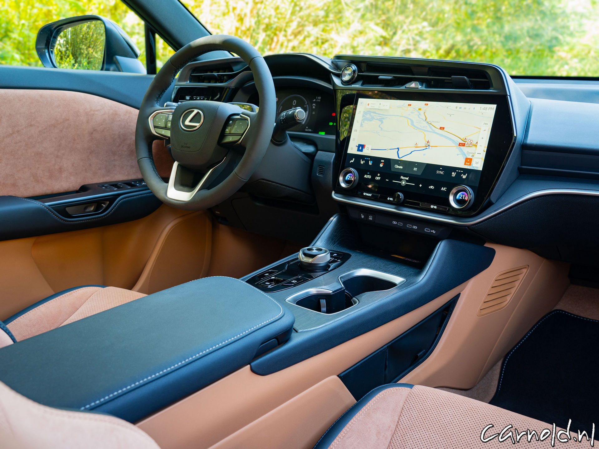 Lexus RZ 300e bij de dealer